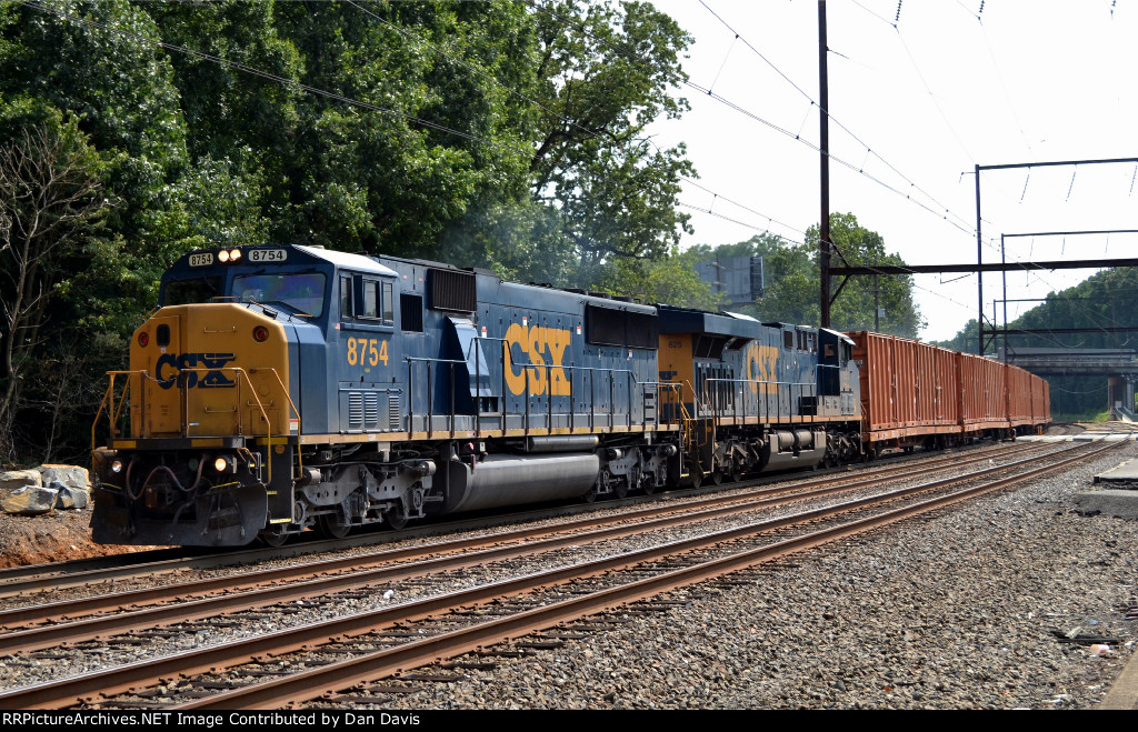 CSX SD60I 8754 leads Q706-17